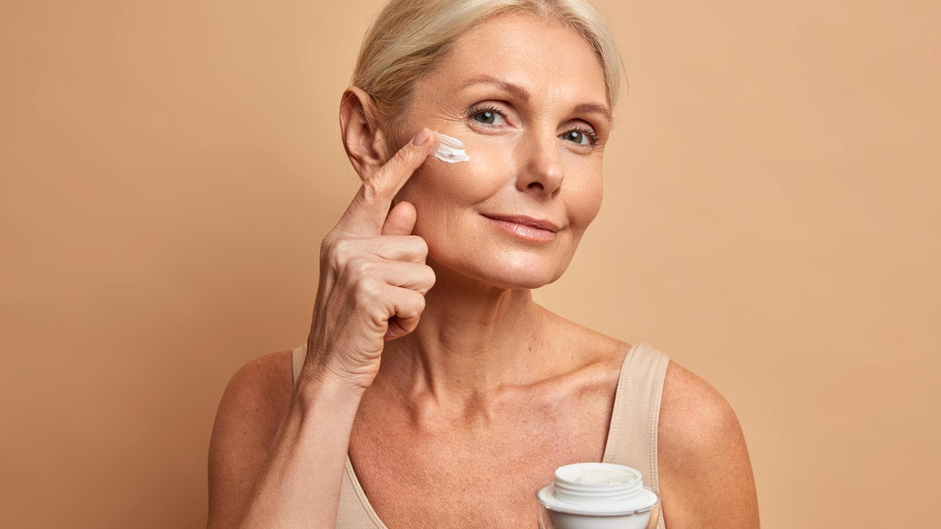 Beauty-Tipp: Diese beliebte Anti-Aging-Creme ist in der Drogerie erhältlich