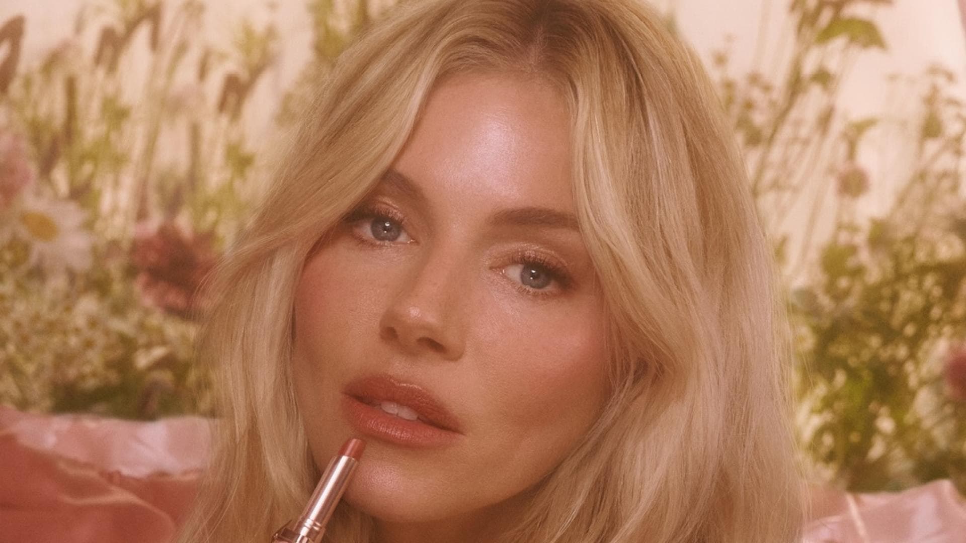 Sienna Miller ist das Kampagnengesicht für Charlotte Tilbury – und ...