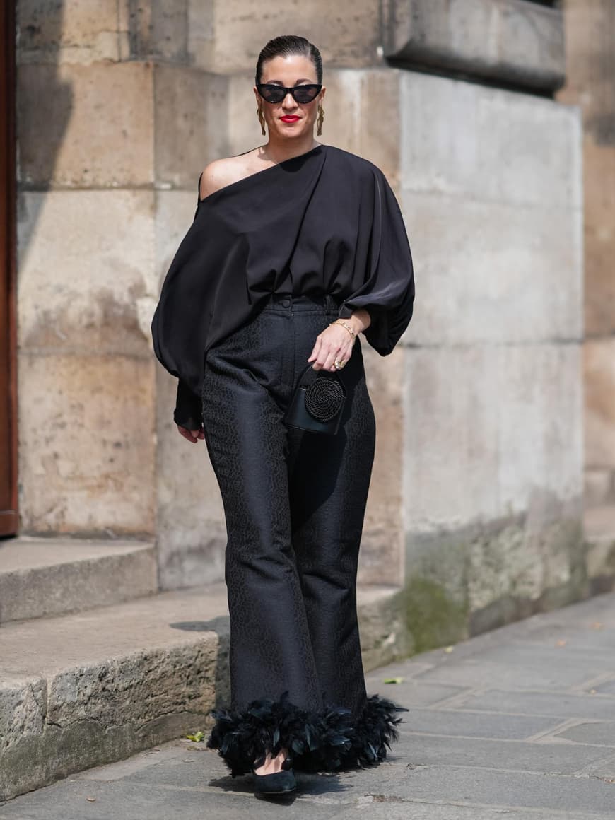 Schwarze Bluse kombinieren: Mit diesen Styling-Tipps klappt es