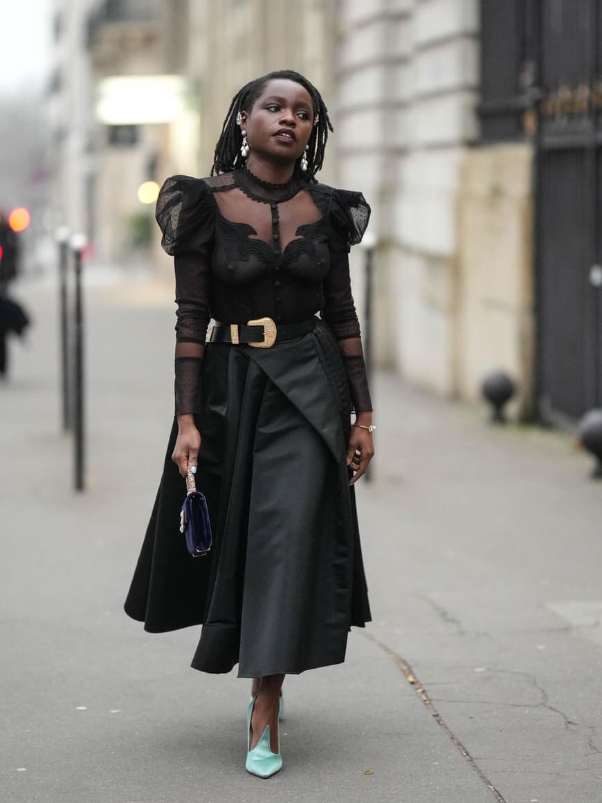 Schwarze Bluse kombinieren: Mit diesen Styling-Tipps klappt es