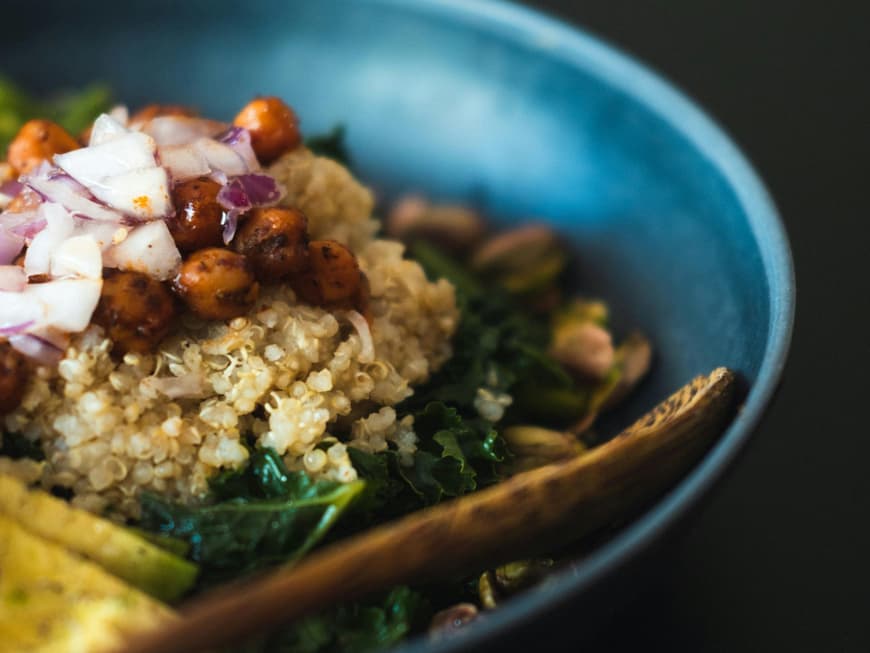 Quinoa Bowl: Mit diesem Rezept schmeckt sie am besten