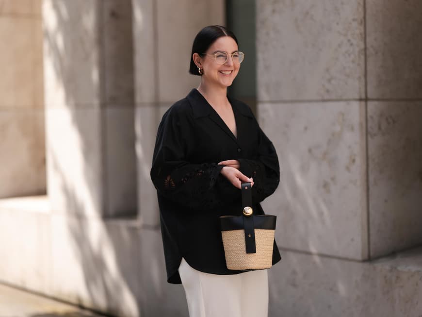 Schwarze Bluse kombinieren: Mit diesen Styling-Tipps klappt es