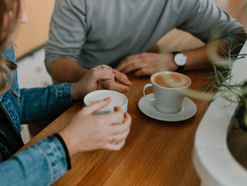 Psychologie: 6 Anzeichen, dass er mehr für dich empfindet