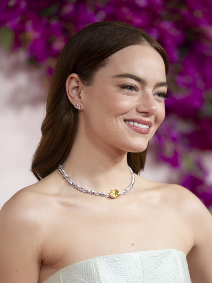 Emma Stone präsentiert bei den Oscars 2024 die beste Haarfarbe für den ...